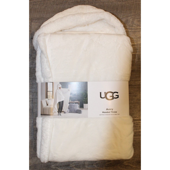 UGG | Bedding | New Ugg Avery Plush Sherpa Hooded Throw Blanket ...